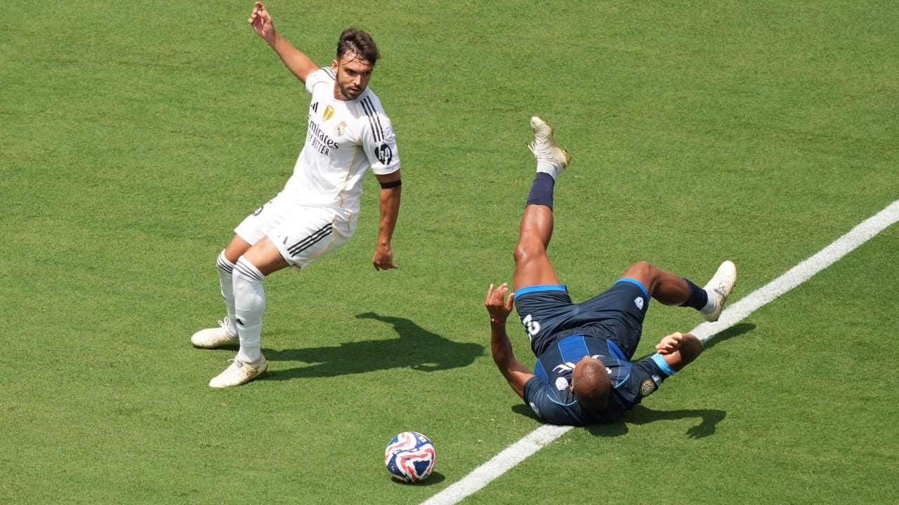 Tarjeta roja para Raúl Asencio: Real Madrid se queda con 10 hombres ...